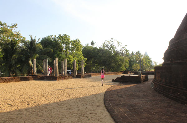 Δ Nidi Kumba - Hotels in Sri Lanka, Forests, Thanamalwila, Mattala ...